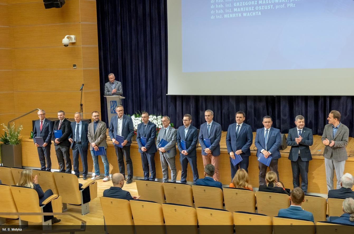 Nagrody Rektora 2023 dla pięciu pracowników KMiSD / Katedra Metrologii ...